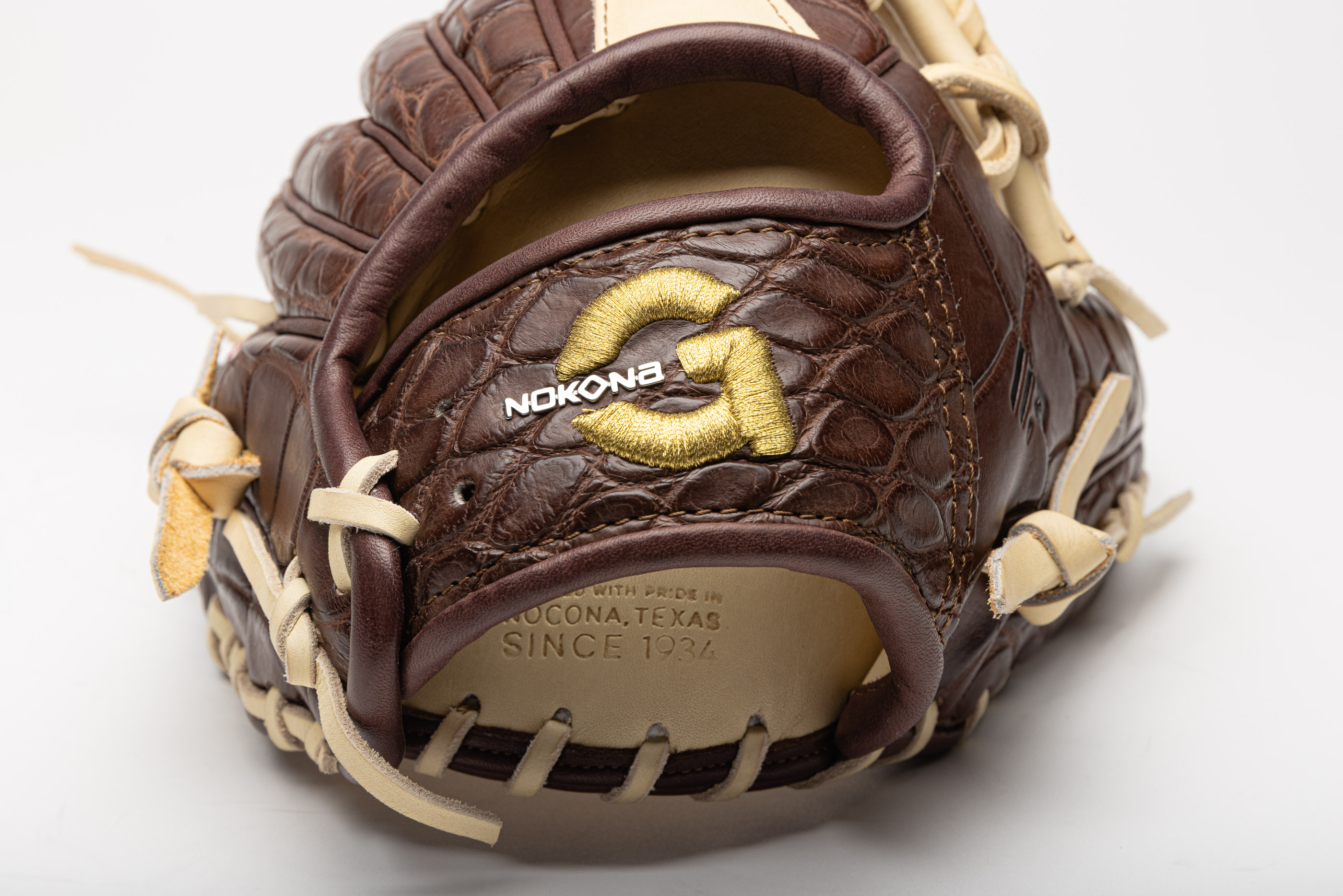 G™ Brown Alligator 11.5" - Nokona Ballgloves