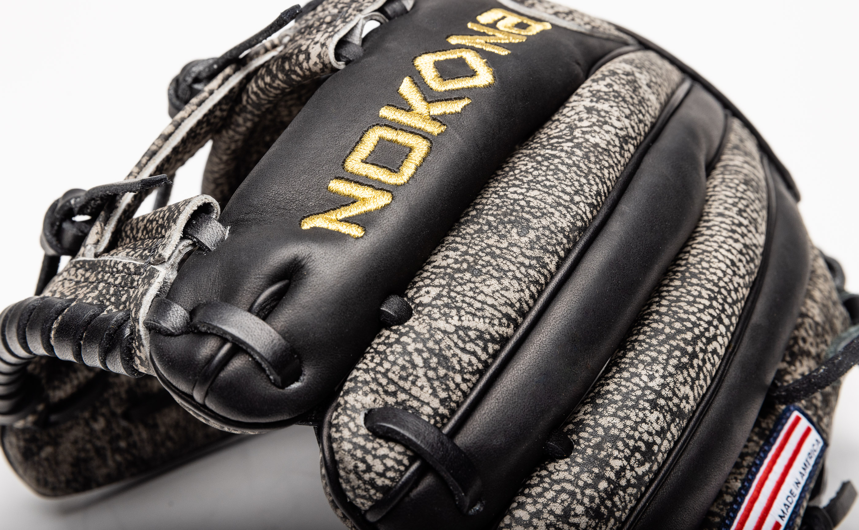 G™ Gray Giraffe 11.5" - Nokona Ballgloves