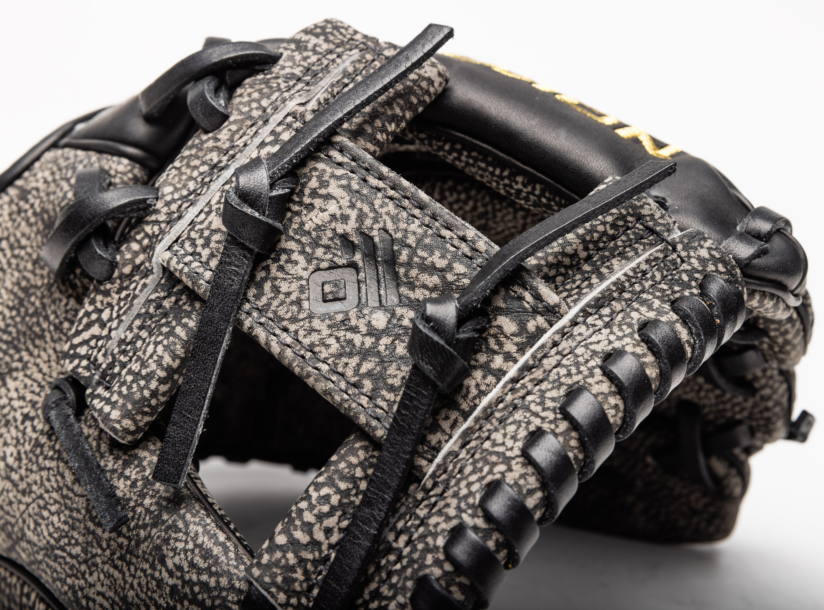G™ Gray Giraffe 11.5" - Nokona Ballgloves