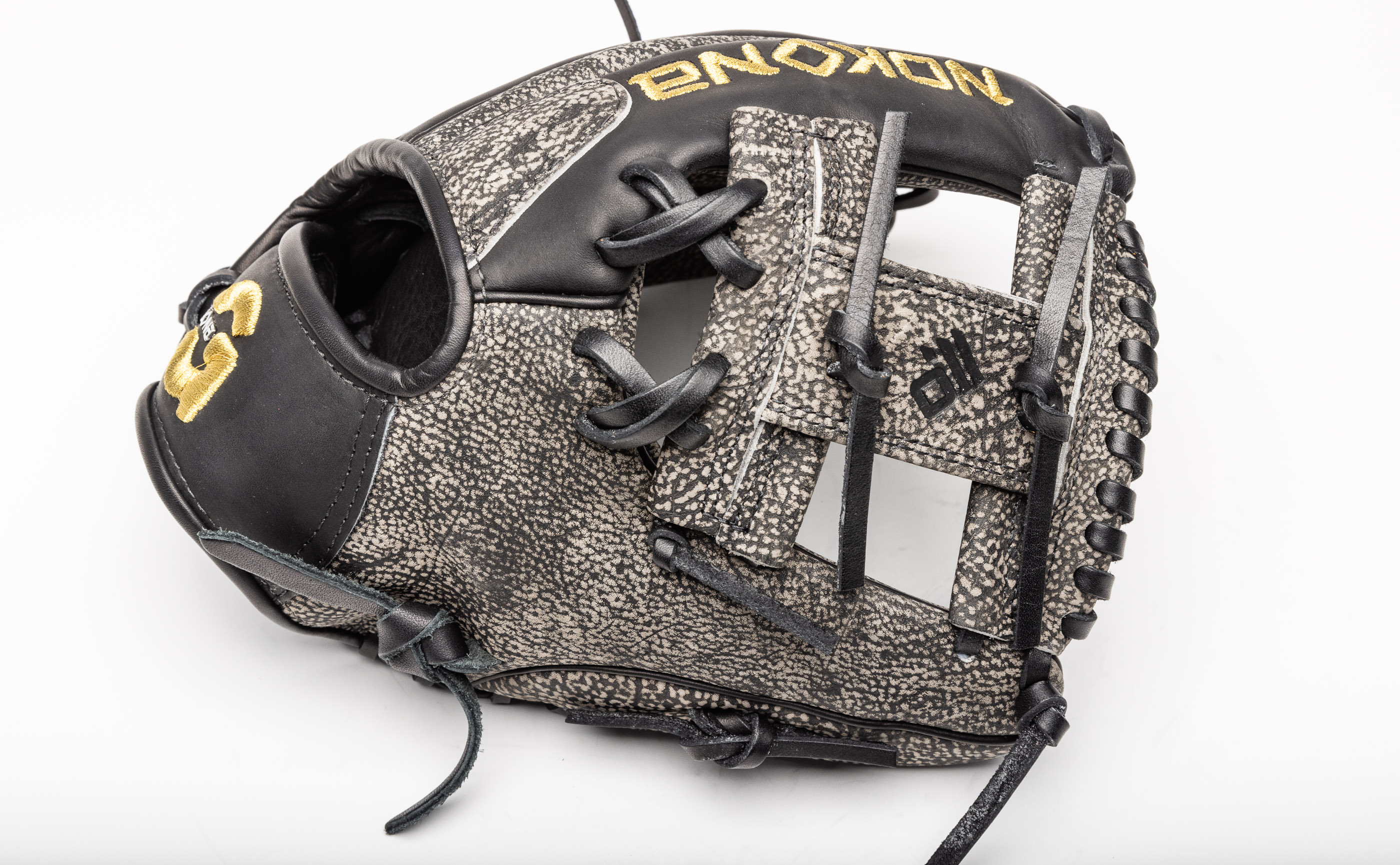 G™ Gray Giraffe 11.5" - Nokona Ballgloves