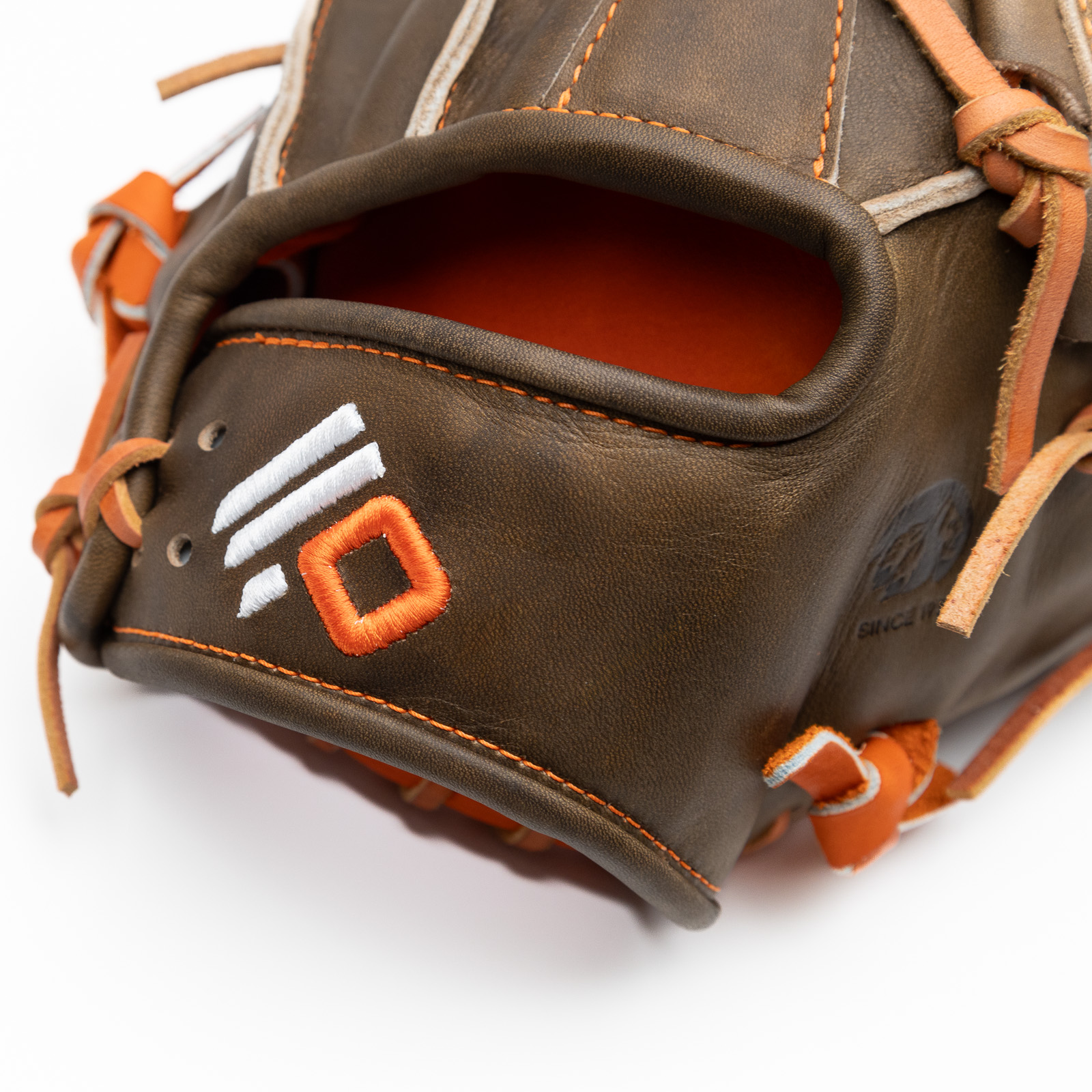 Hunting Season HS-EP1200 12" Closed Web Pitcher Glove - Nokona Ballgloves